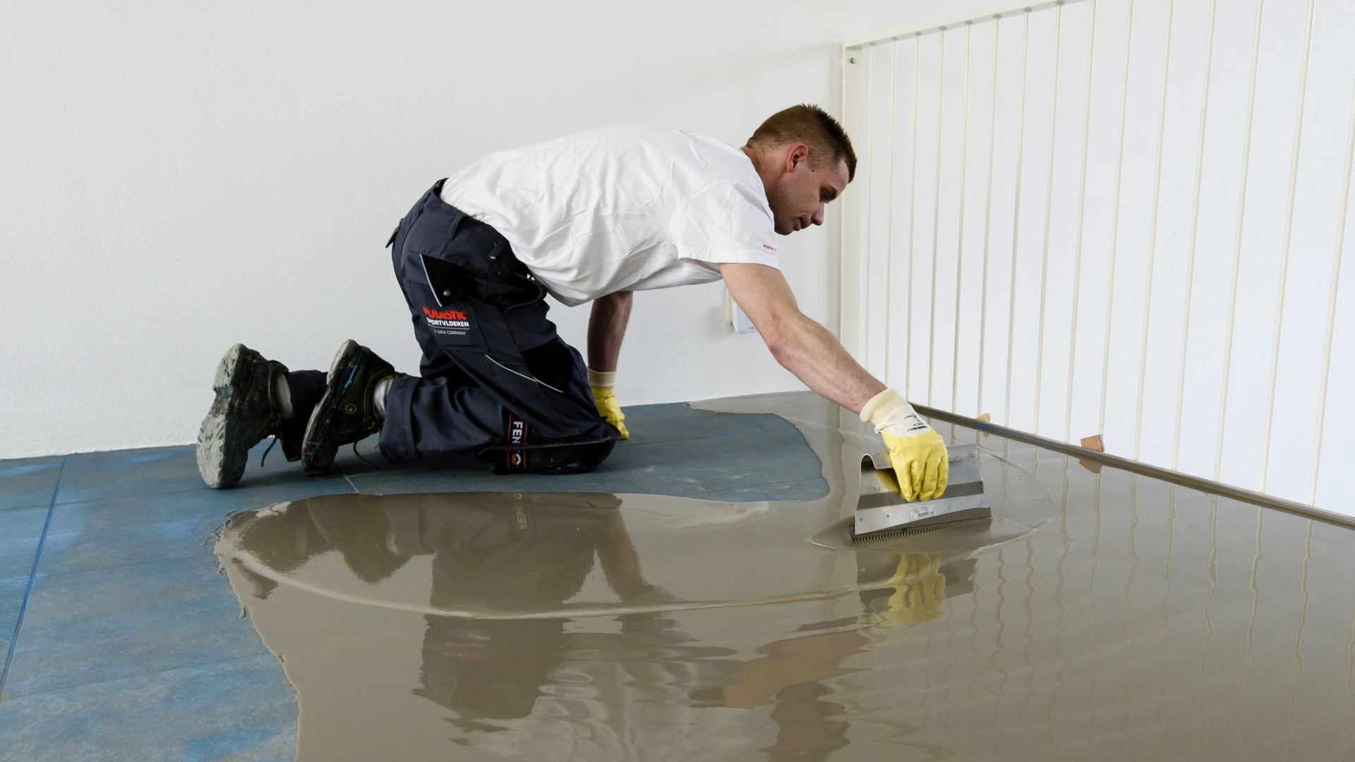 Floor leveller store